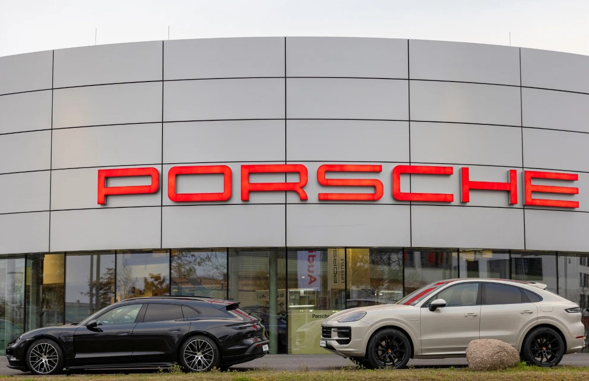 basil10 • Bloomberg: Продажи Porsche в Китае резко упали, а тарифы омрачили перспективы